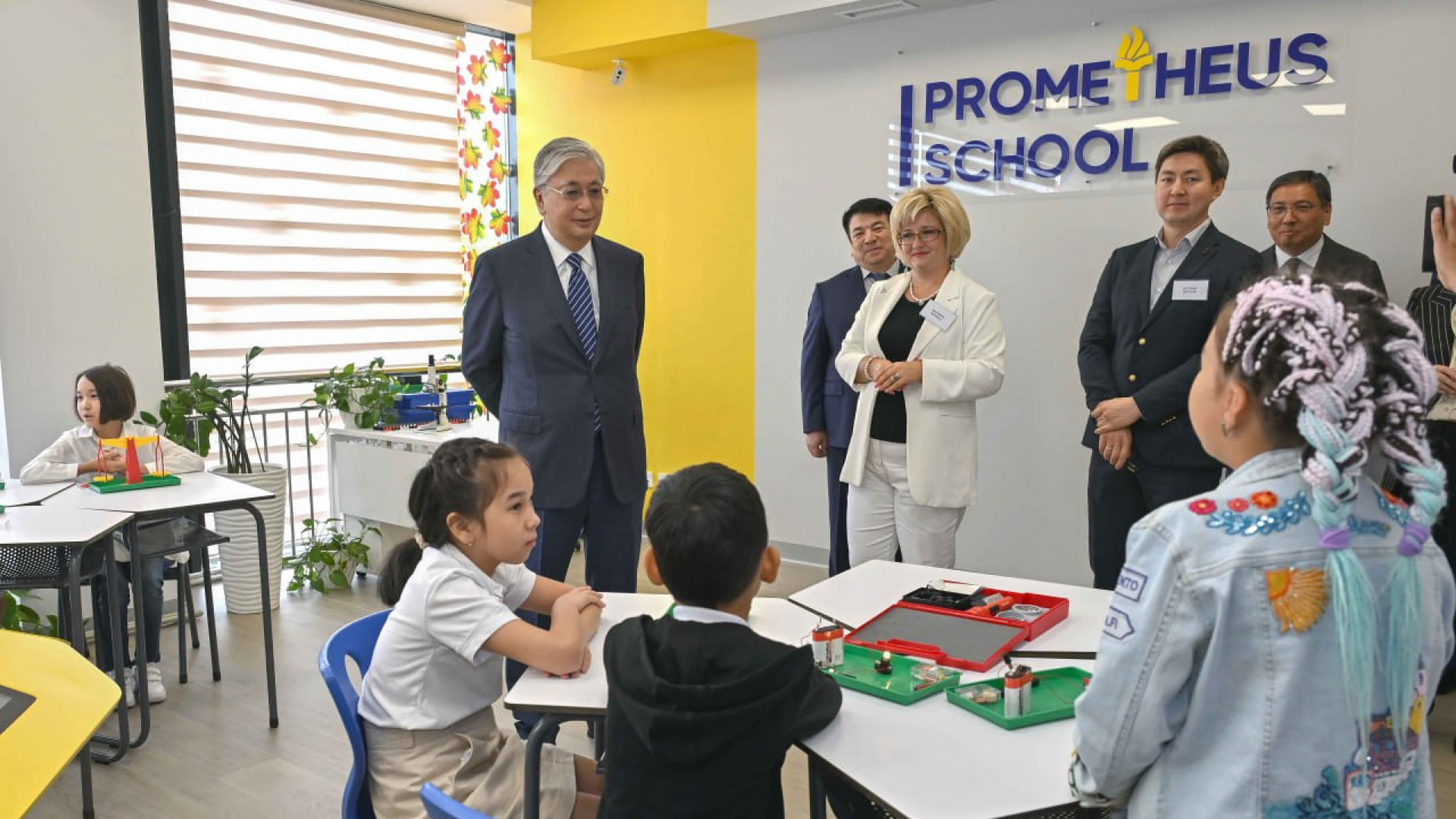 Глава государства посетил школу Prometheus School: 18 августа 2023 14: ...