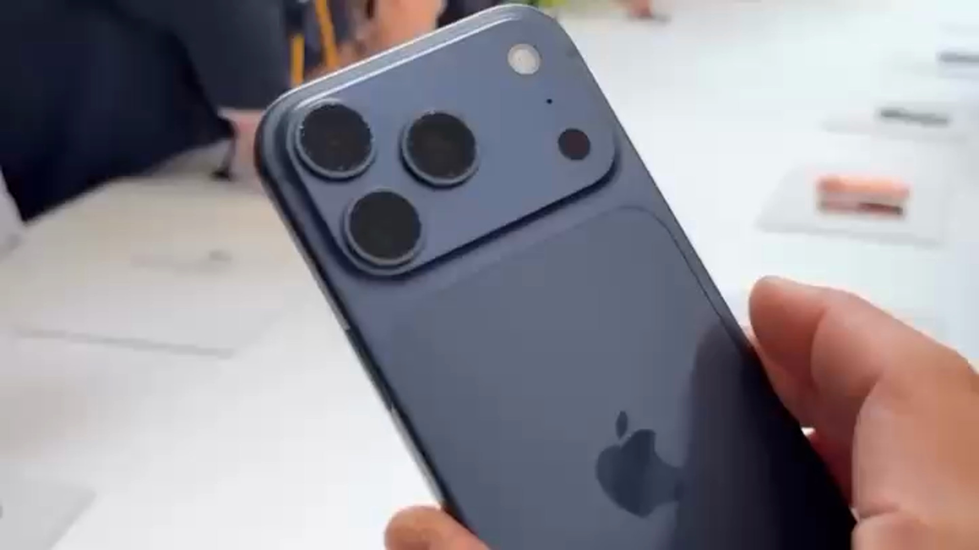 Новый iPhone 17: все подробности, цены и реакции: 10 сентября 2025 09: ...